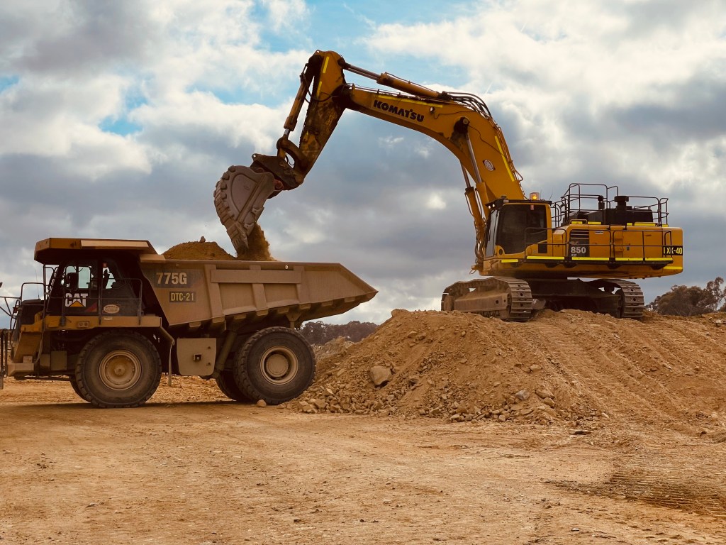 CRUSHING / SCREENING / RECYCLING – Divall's Earthmoving and Bulk Haulage